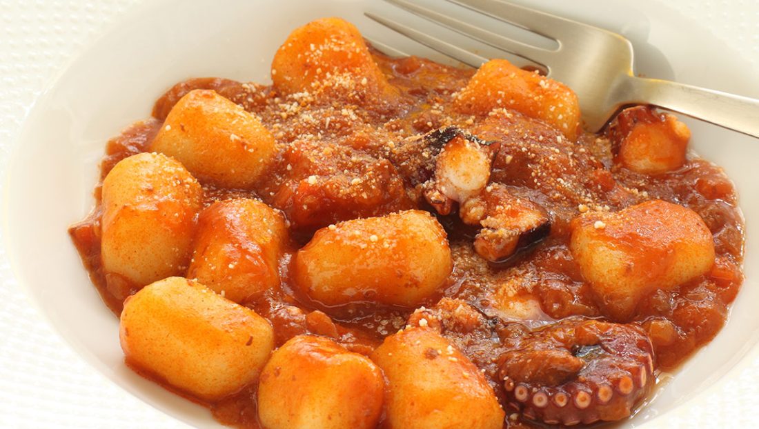 Weekend Inspiration: Octopus with Gnocchi - Crvena jabuka gastro market ...
